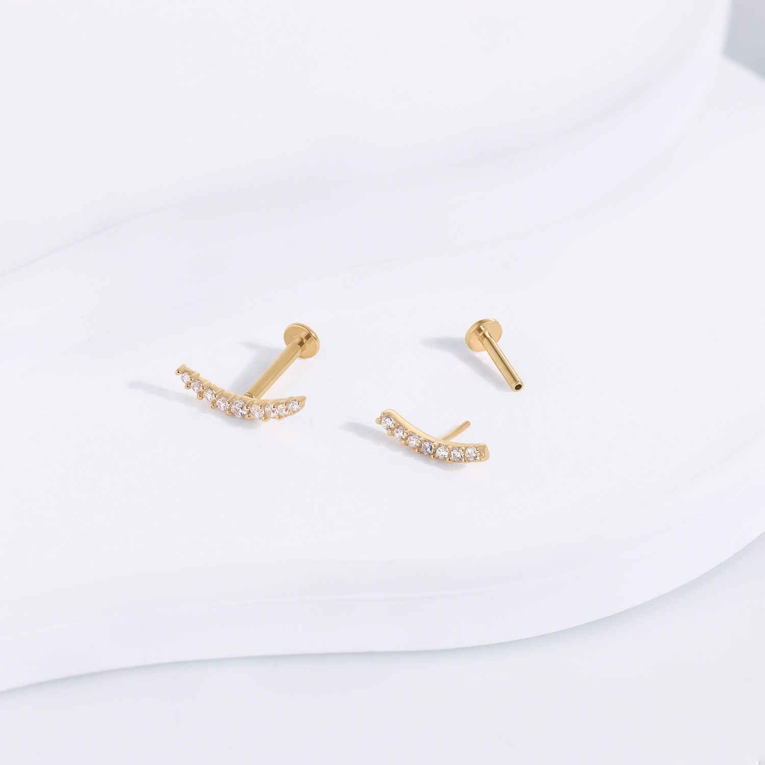 14K Gold Threadless Curve Labret - GPF Jewelry
