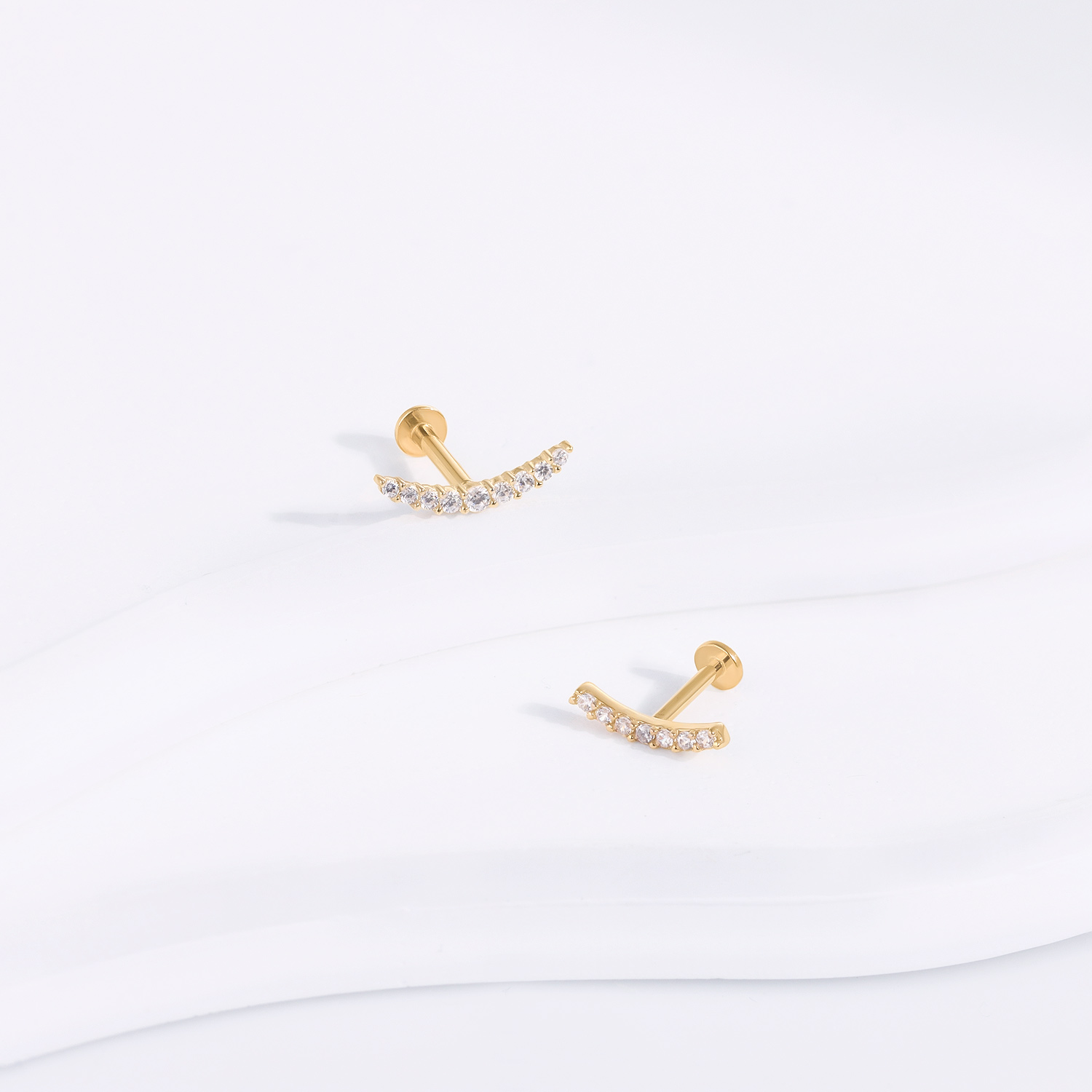 14K Gold Threadless Curve Labret - GPF Jewelry
